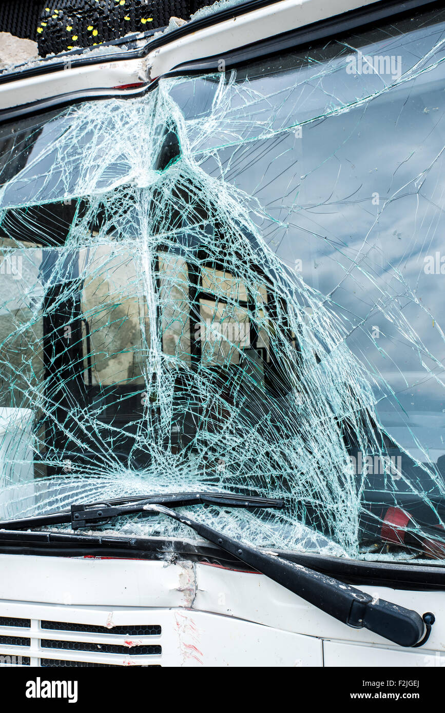 Car crashed into wall hi-res stock photography and images - Alamy