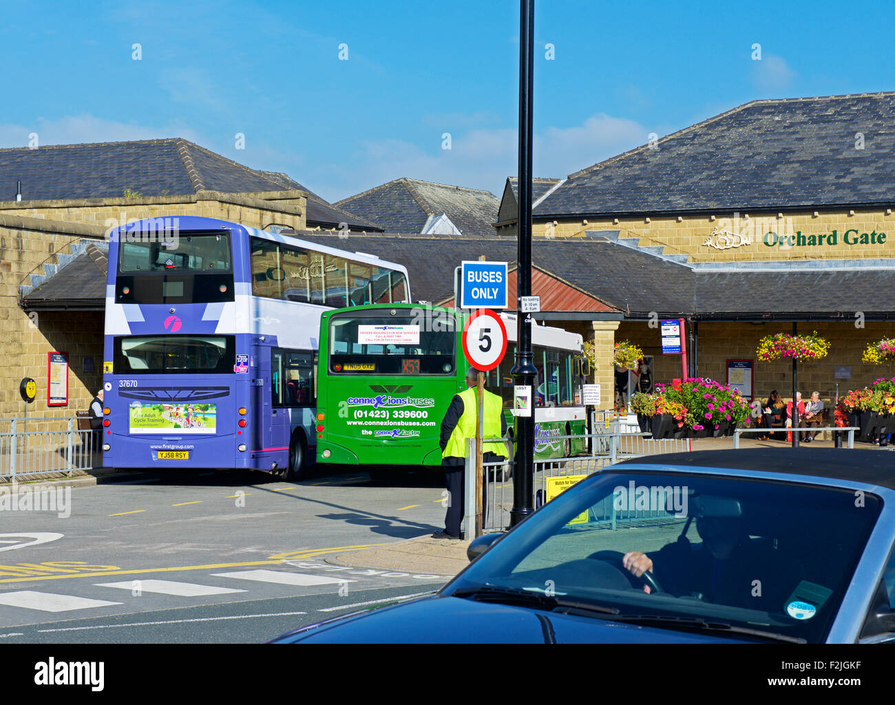 West yorkshire buses hi-res stock photography and images - Alamy