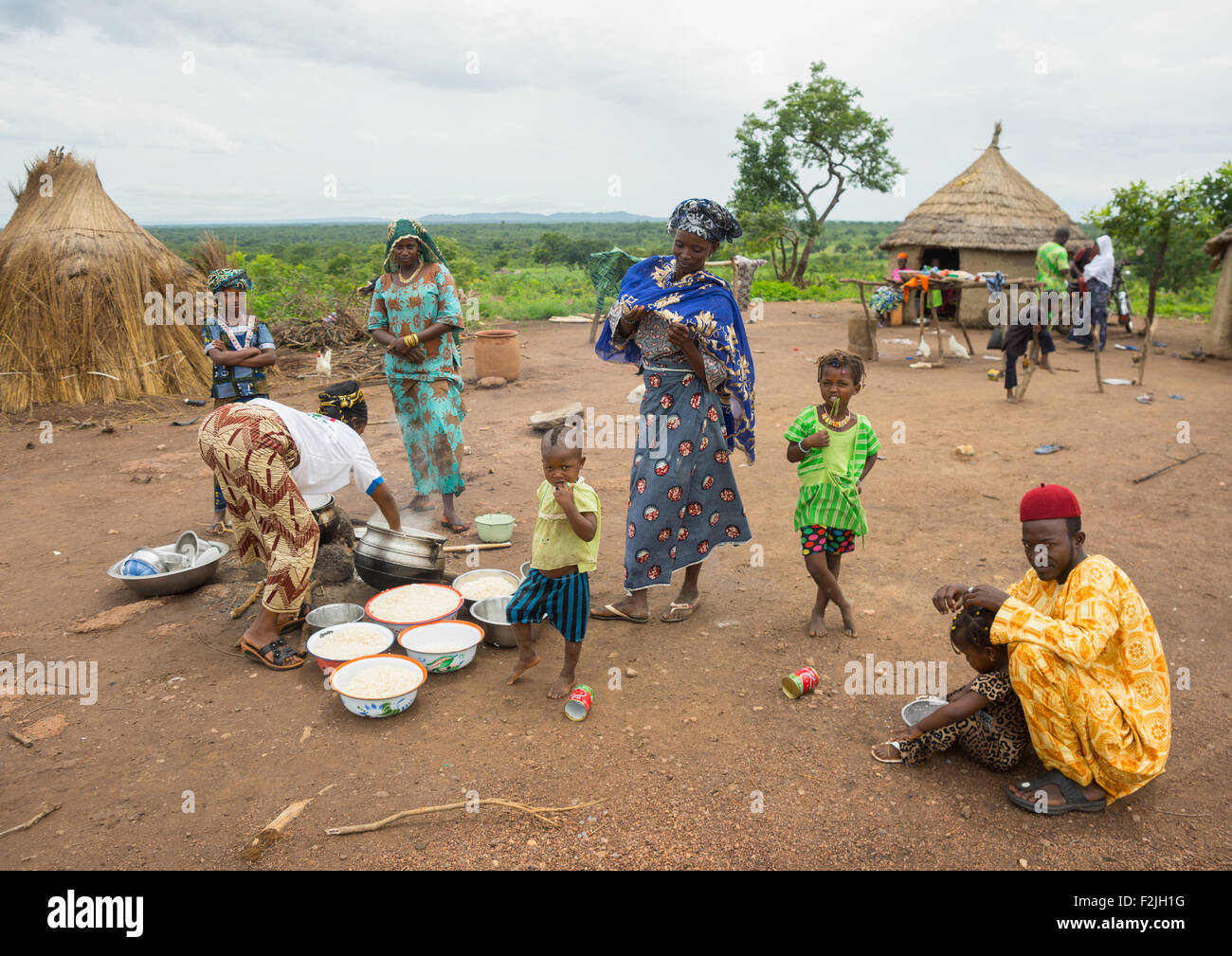 Benin, West Africa, Taneka-Koko, fulani peul tribe women preparing food for a wedding Stock ...