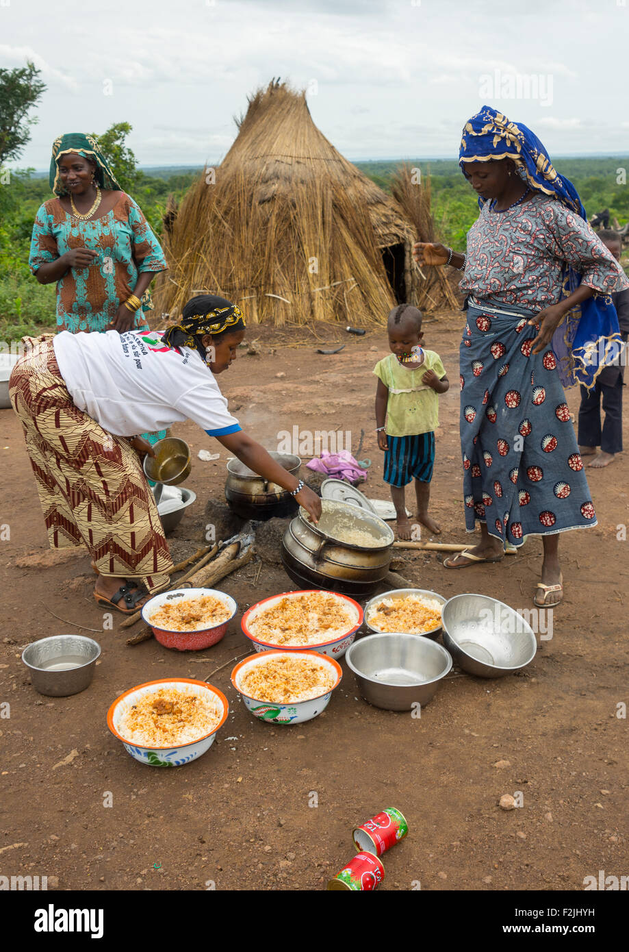 Benin, West Africa, Taneka-Koko, fulani peul tribe women preparing food ...