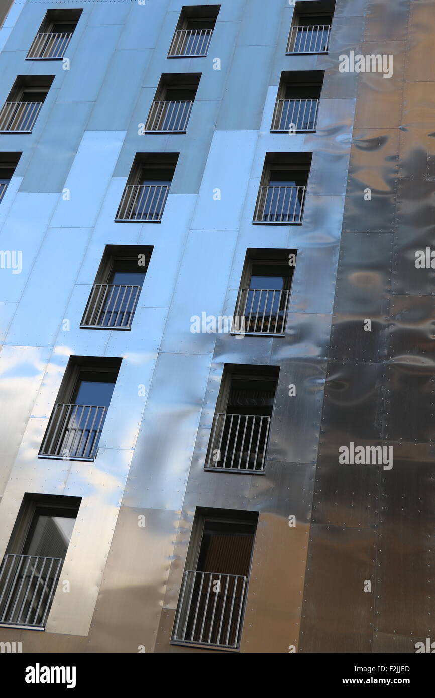 Modern office building in Paris Stock Photo - Alamy