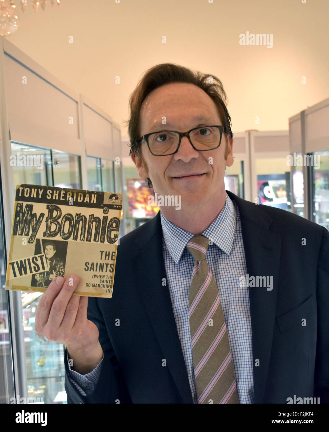 New York, USA. 17th Sep, 2015. Dean Harmeyer of Heritage Auctions ...