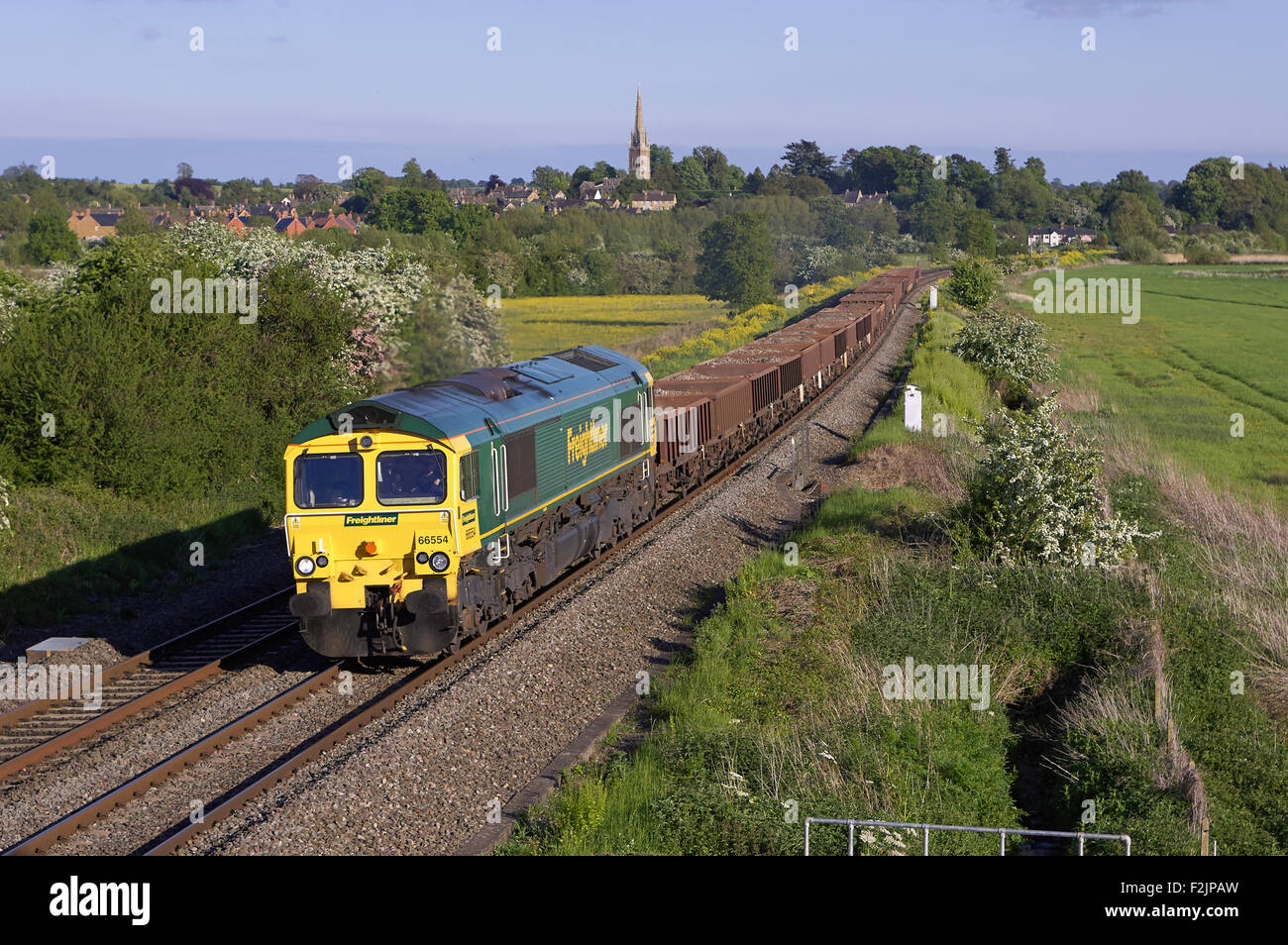 Uk trains hi-res stock photography and images - Alamy