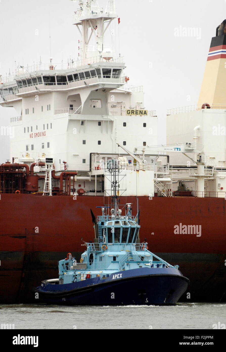 Oil tanker at berth hi-res stock photography and images - Alamy