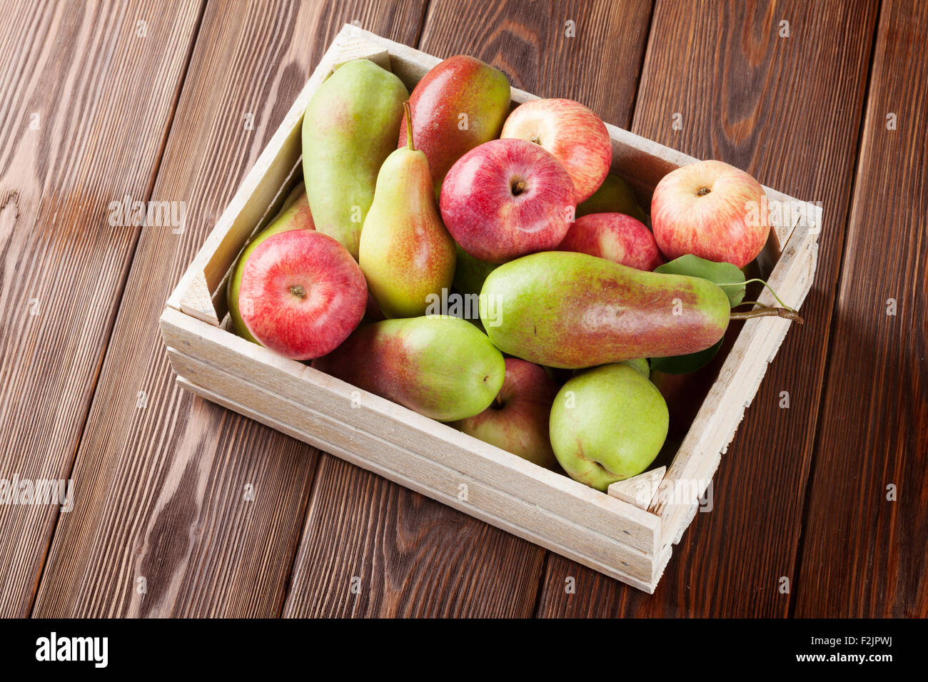 Box of pears hi-res stock photography and images - Alamy