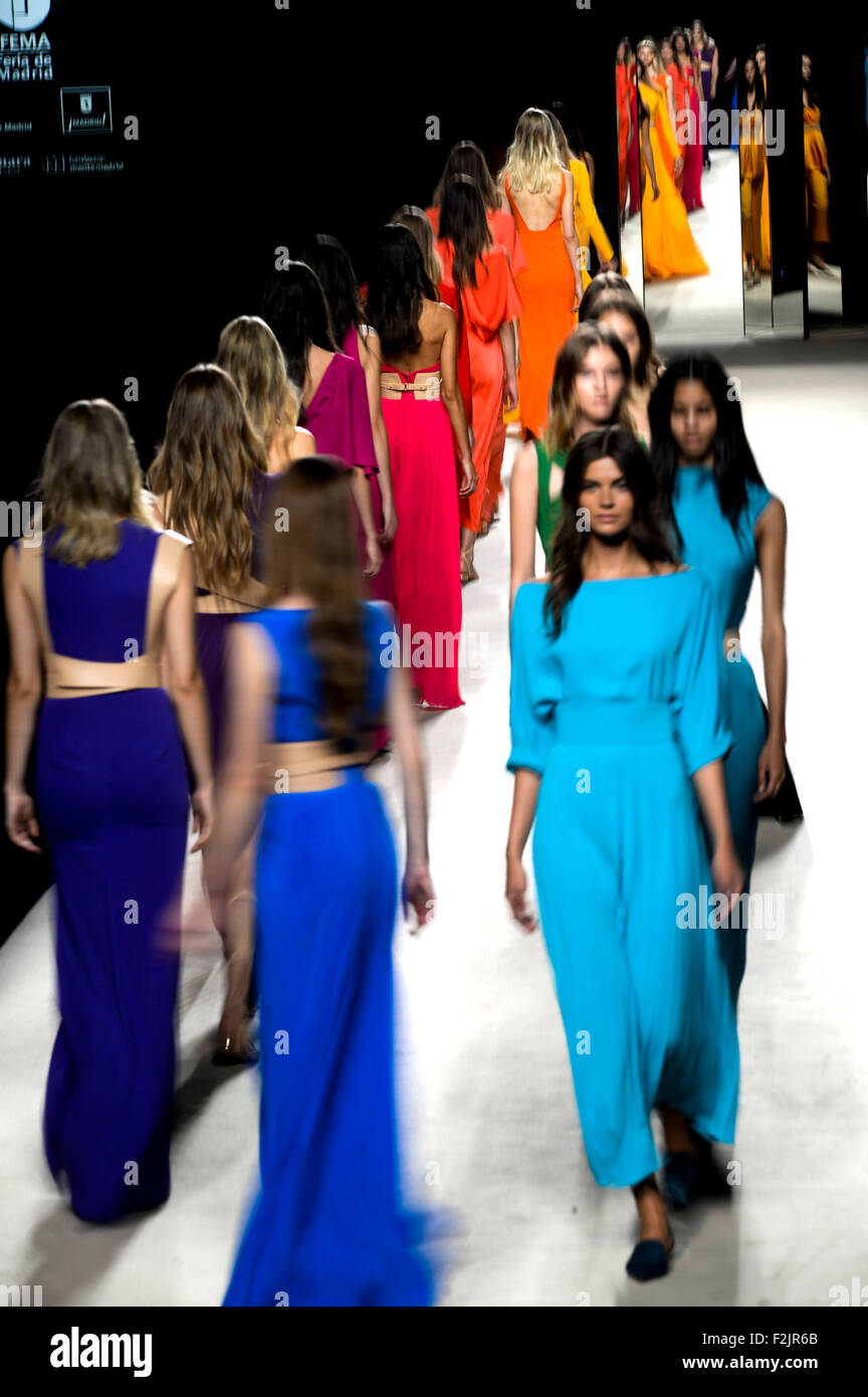 Models bei der Juanjo Oliva Fashion Show auf der Mercedes-Benz Fashion ...