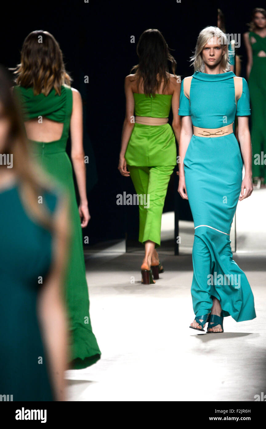 Models bei der Juanjo Oliva Fashion Show auf der Mercedes-Benz Fashion ...