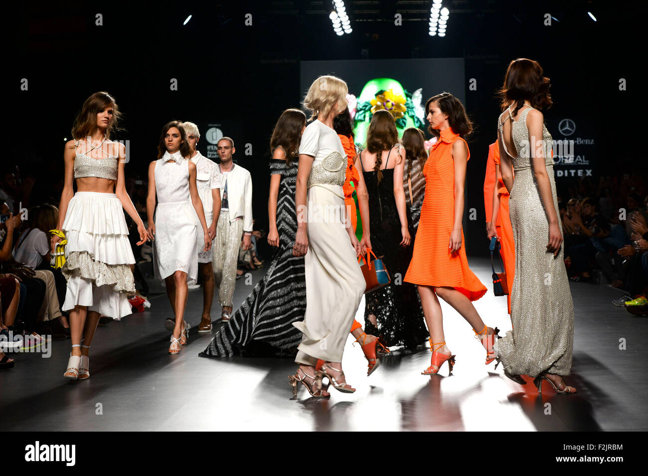 Models bei der Ana Locking Fashion Show auf der Mercedes-Benz Fashion ...