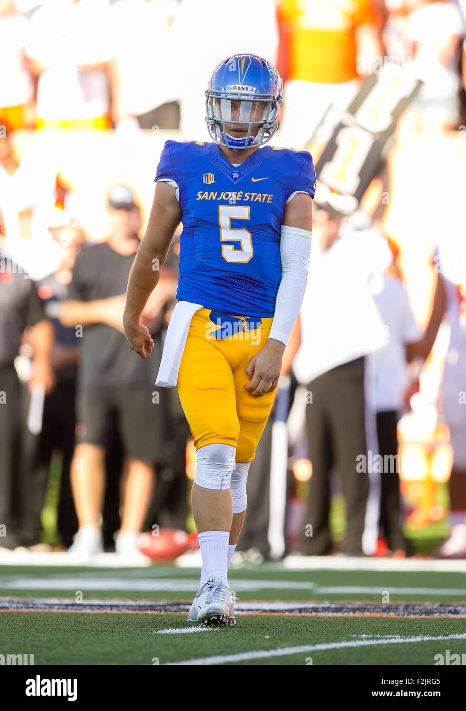 September 19, 2015: San Jose State Spartans quarterback Kenny Potter (5 ...