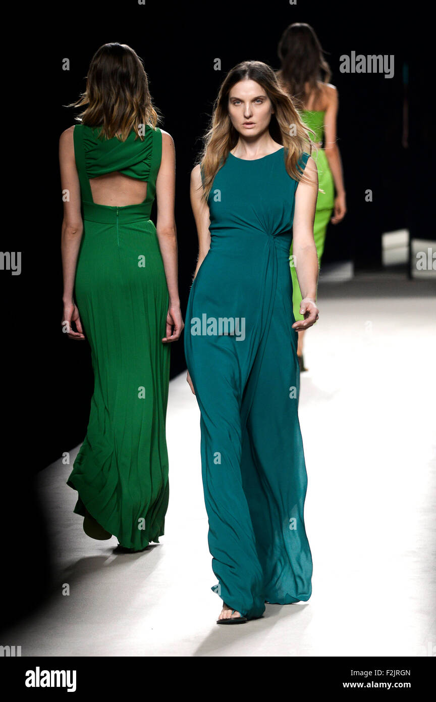 Models bei der Juanjo Oliva Fashion Show auf der Mercedes-Benz Fashion ...