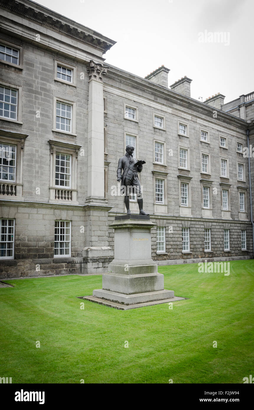 Oliver goldsmith statue dublin hi-res stock photography and images - Alamy