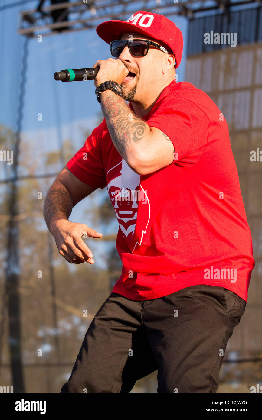 Rapper b hi-res stock photography and images - Alamy