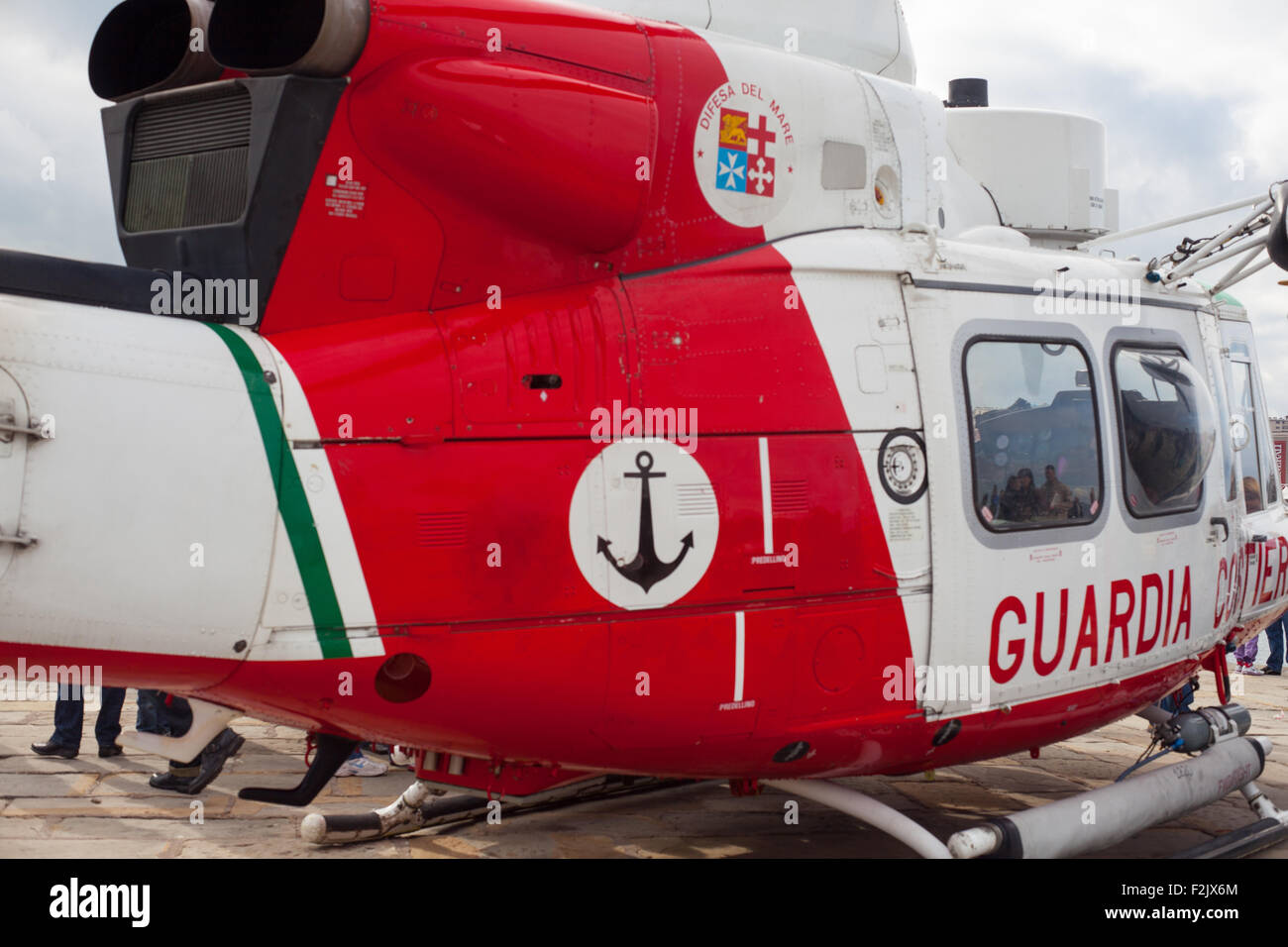 Side view of a helicopter on the ground Stock Photo - Alamy
