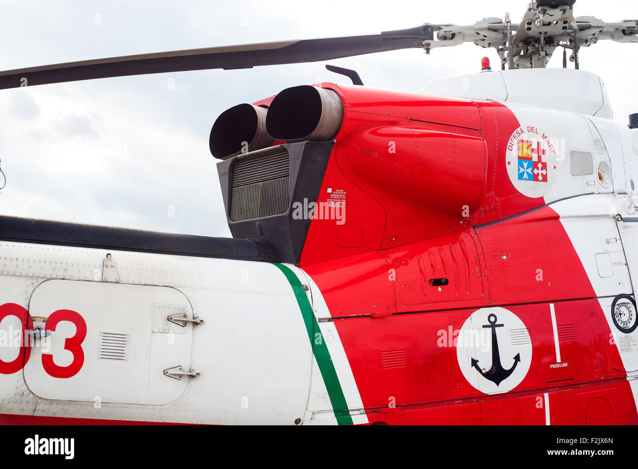 Side view of a helicopter on the ground Stock Photo - Alamy