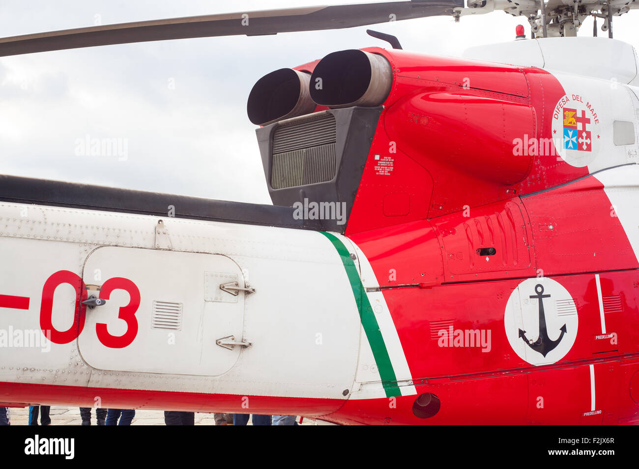 Side view of a helicopter on the ground Stock Photo - Alamy