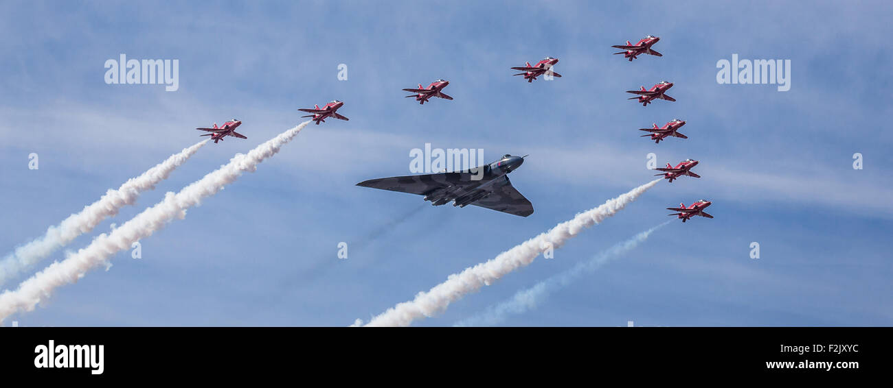 Vulcan with red arrows hi-res stock photography and images - Alamy