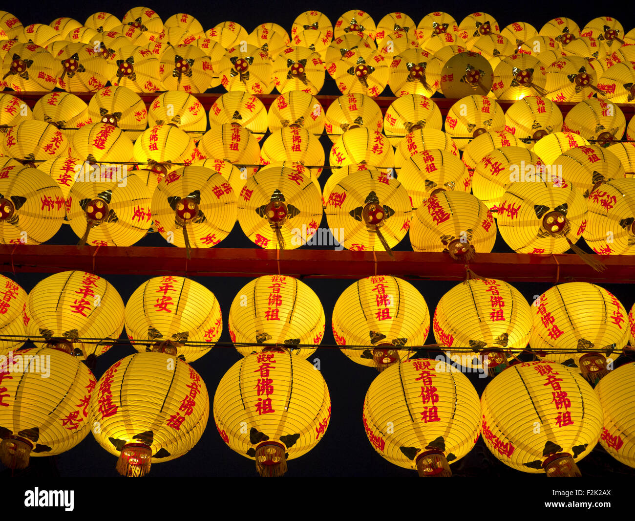 Antique chinese lanterns hi-res stock photography and images - Alamy