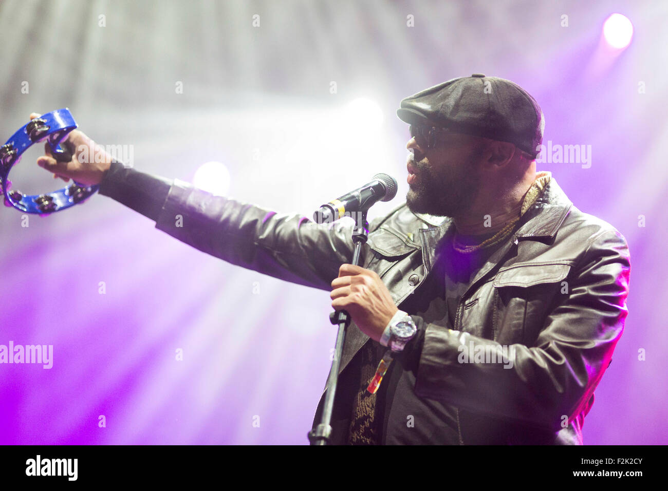 Christians Singing High Resolution Stock Photography and Images - Alamy