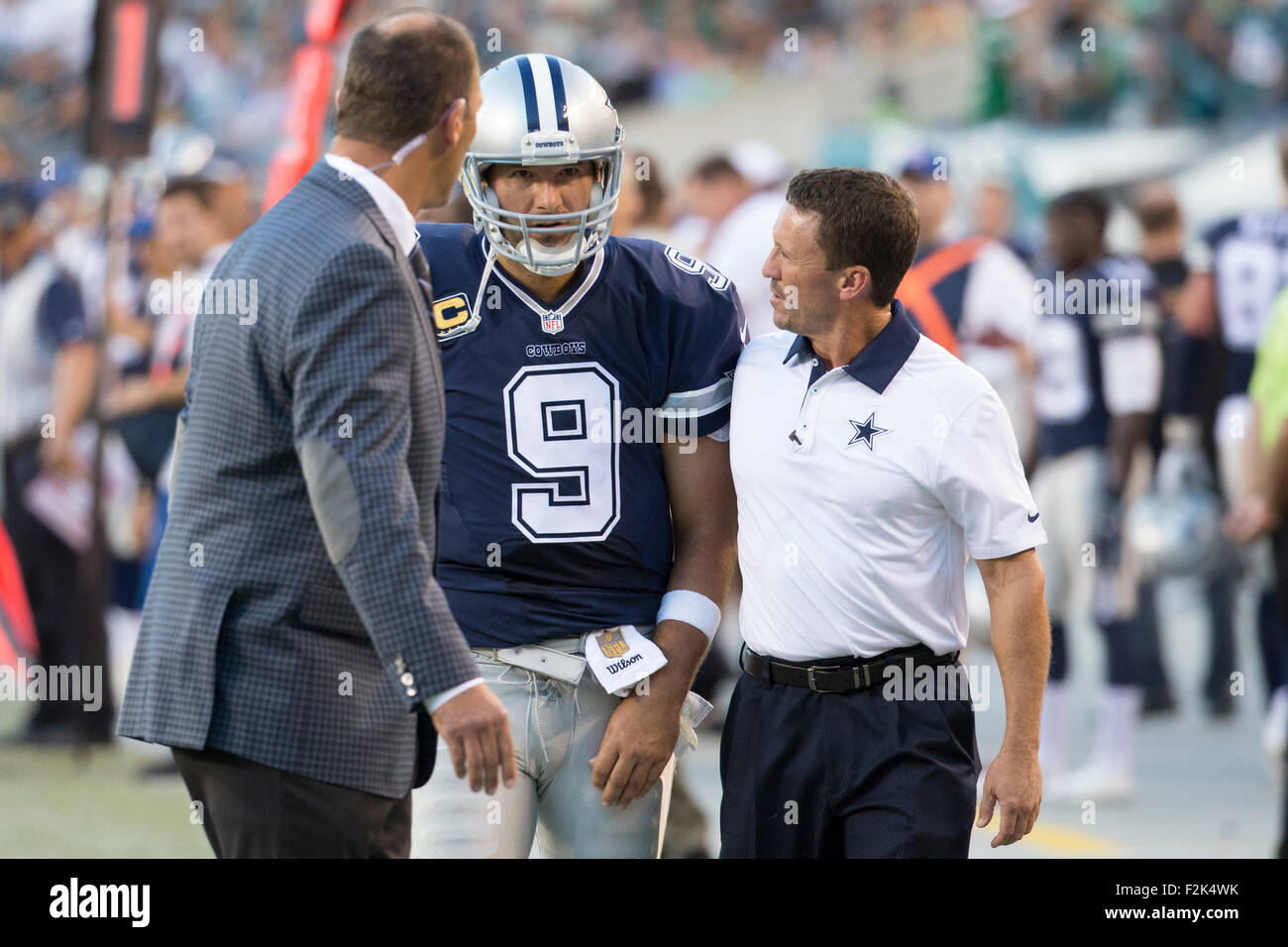 September 20, 2015: Dallas Cowboys quarterback Tony Romo (9) gets ...