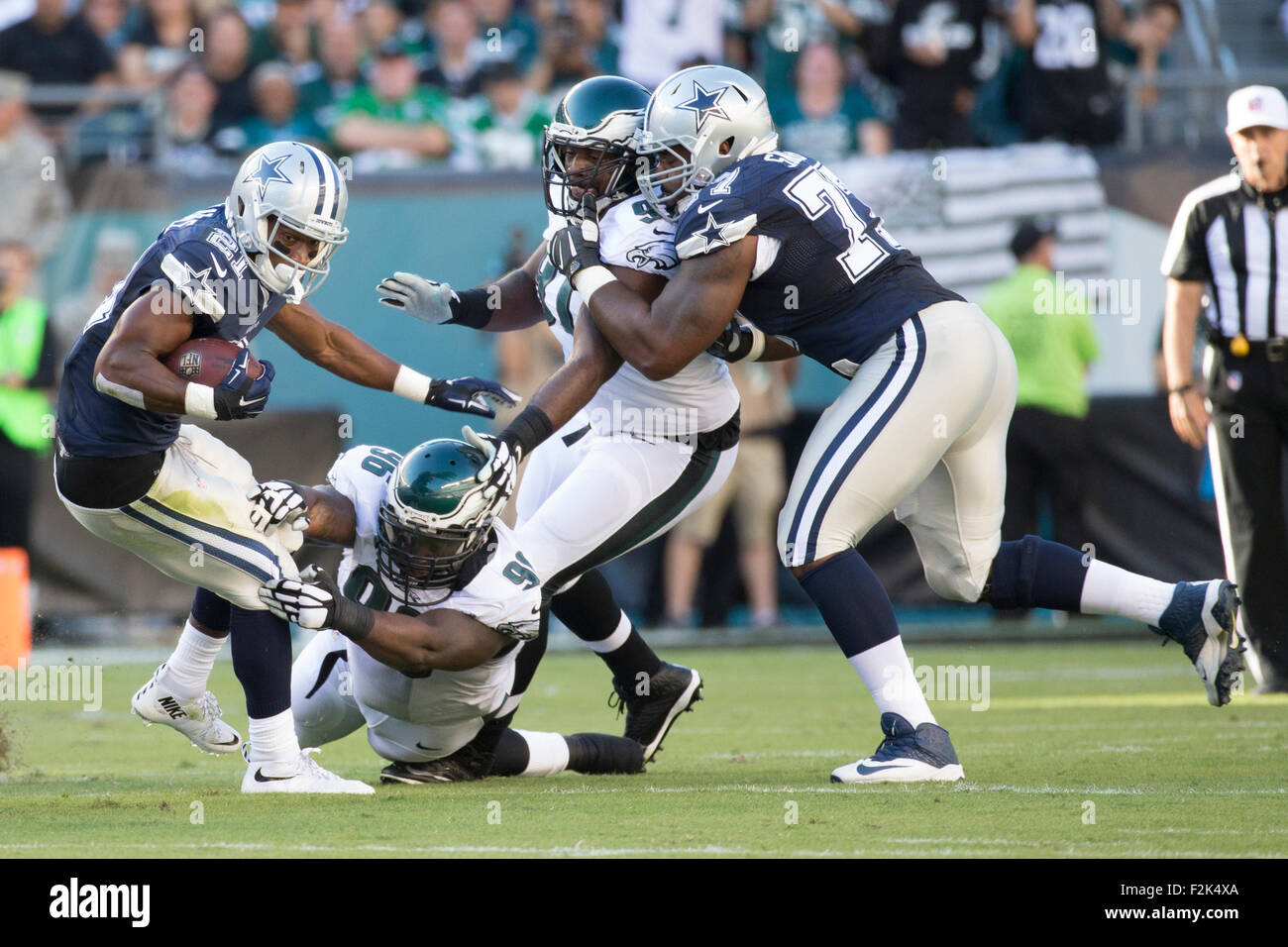 September 20, 2015: Dallas Cowboys running back Joseph Randle (21) runs ...