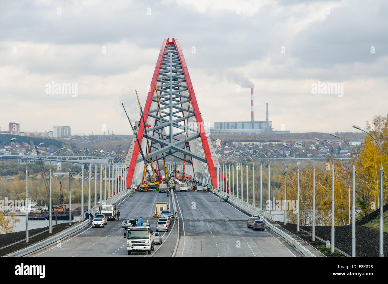 Construction of arch bridge in Novosibirsk, Russia Stock Photo - Alamy