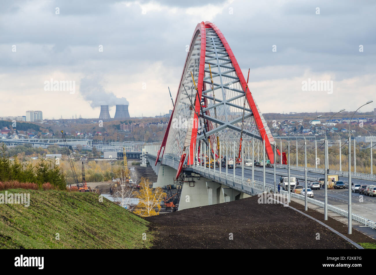 Construction of arch bridge in Novosibirsk, Russia Stock Photo - Alamy