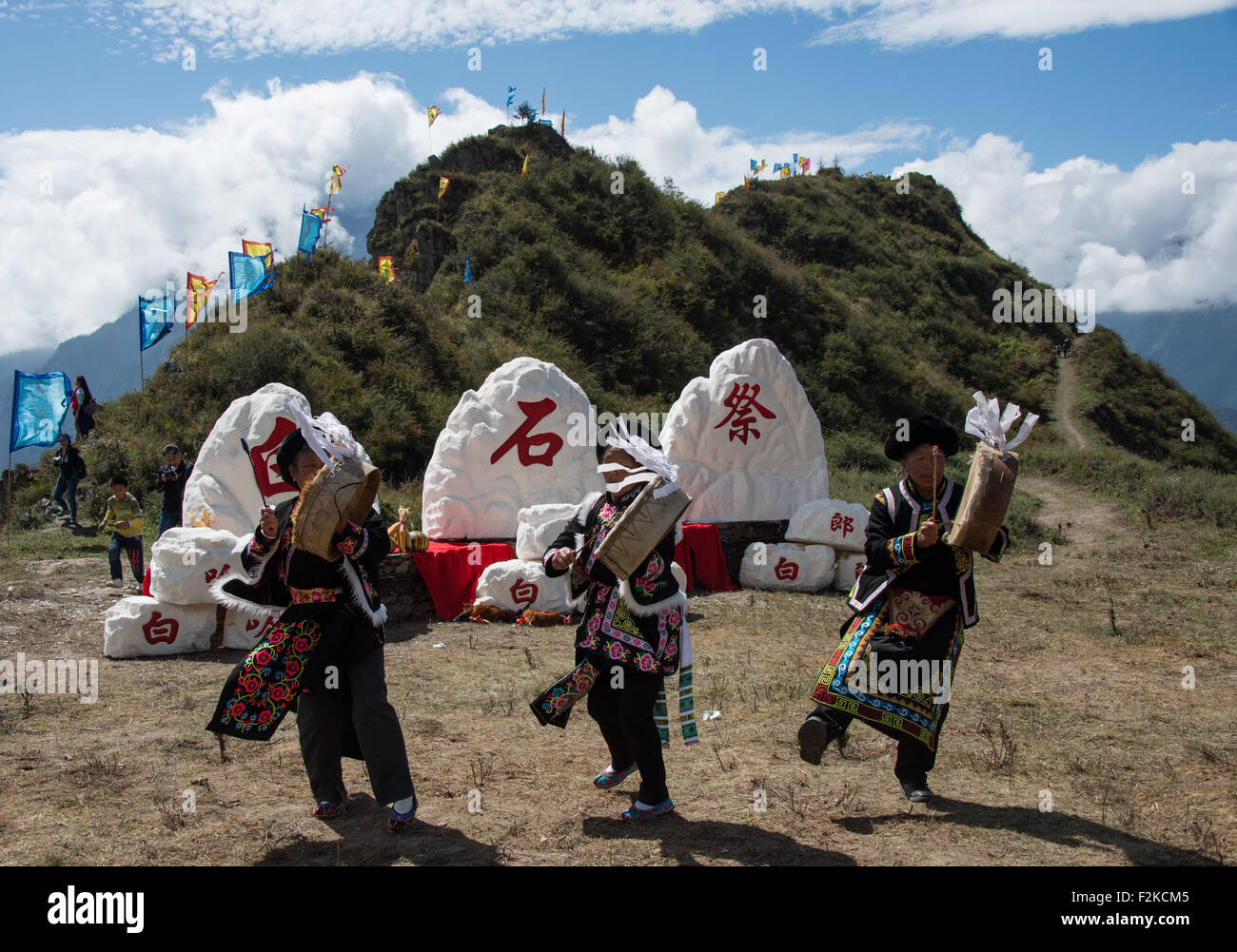 Qiang people traditional hi-res stock photography and images - Alamy