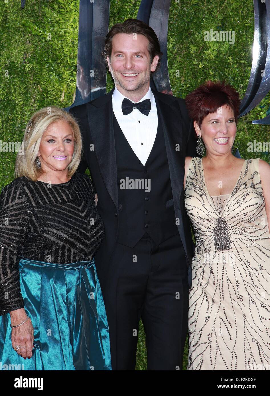 Bradley Cooper Sister