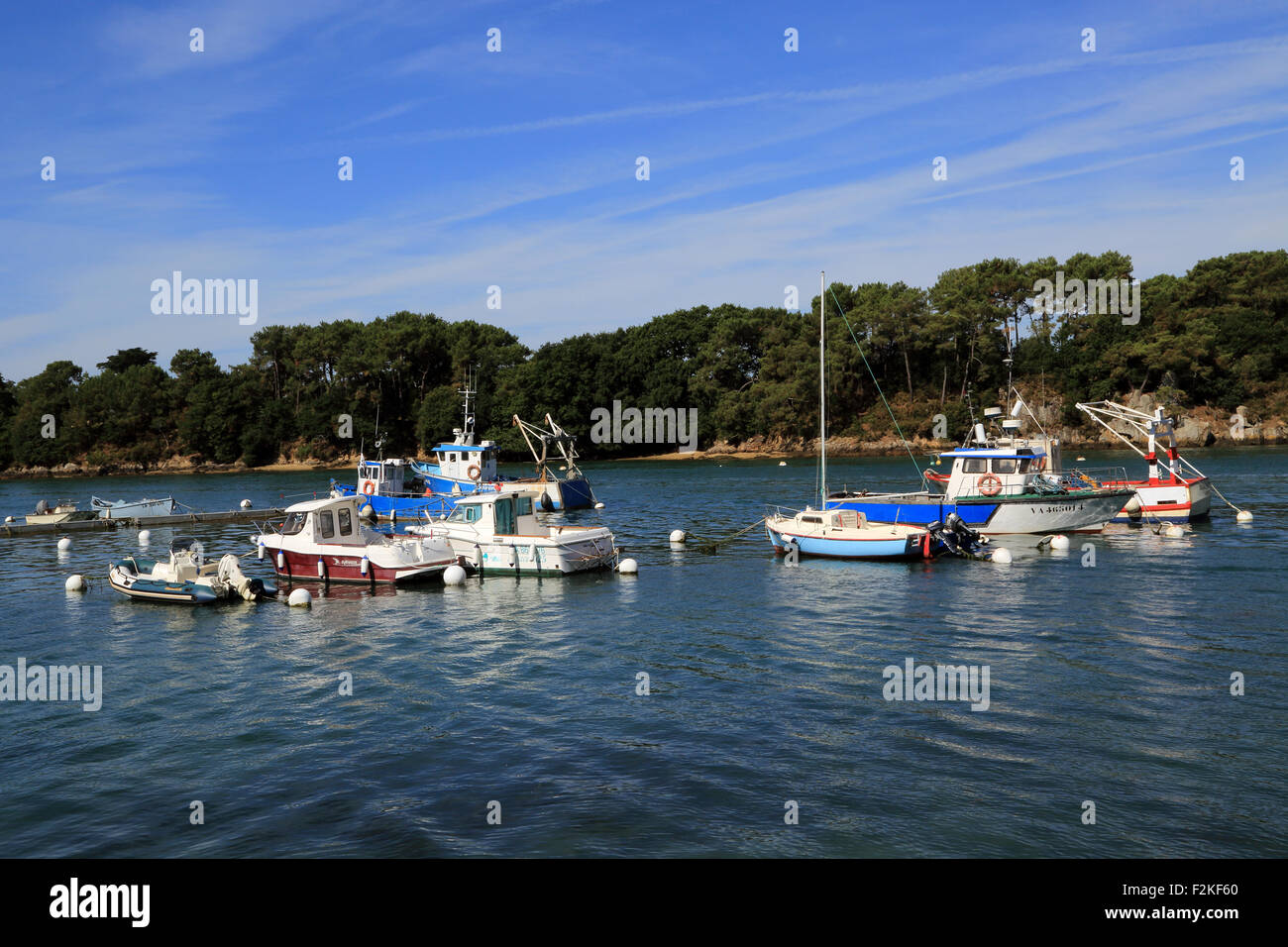 View of Le Port and boats moored, Port Anna, Sene, Vannes, Morbihan ...