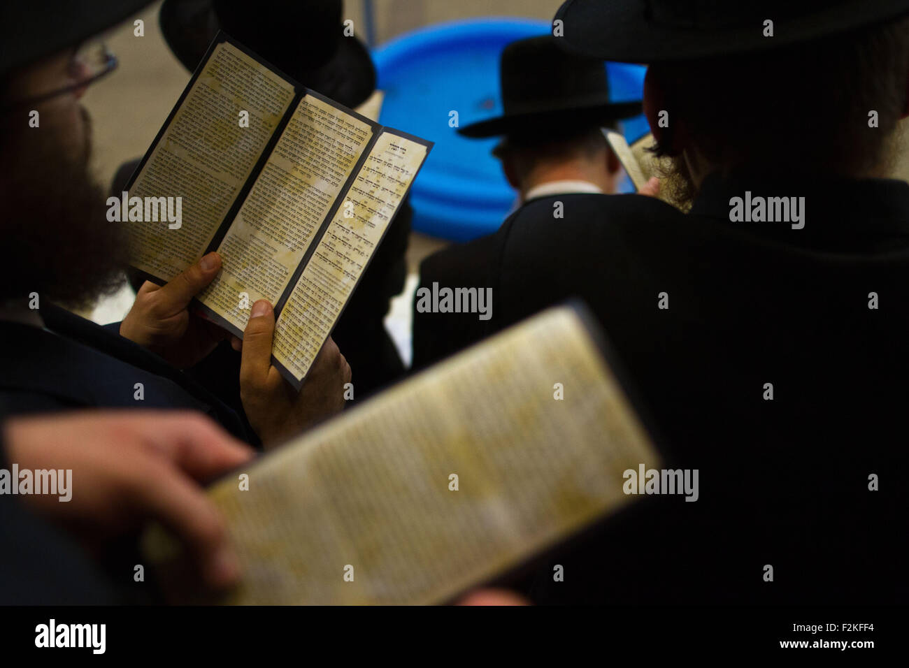 (150921) -- JERUSALEM, Sept. 21, 2015 (Xinhua) -- Ultra-Orthodox Jews ...