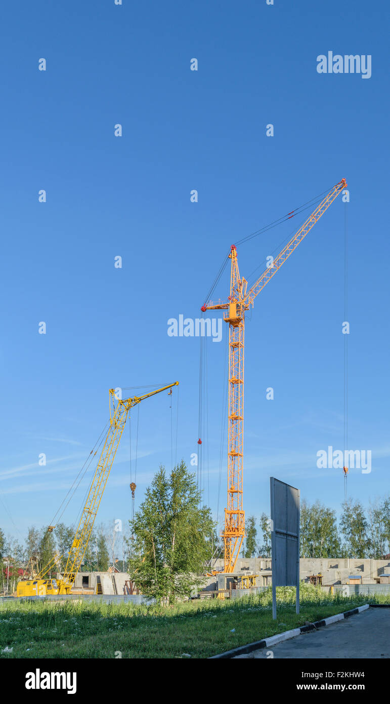 Two green tower cranes hi-res stock photography and images - Alamy