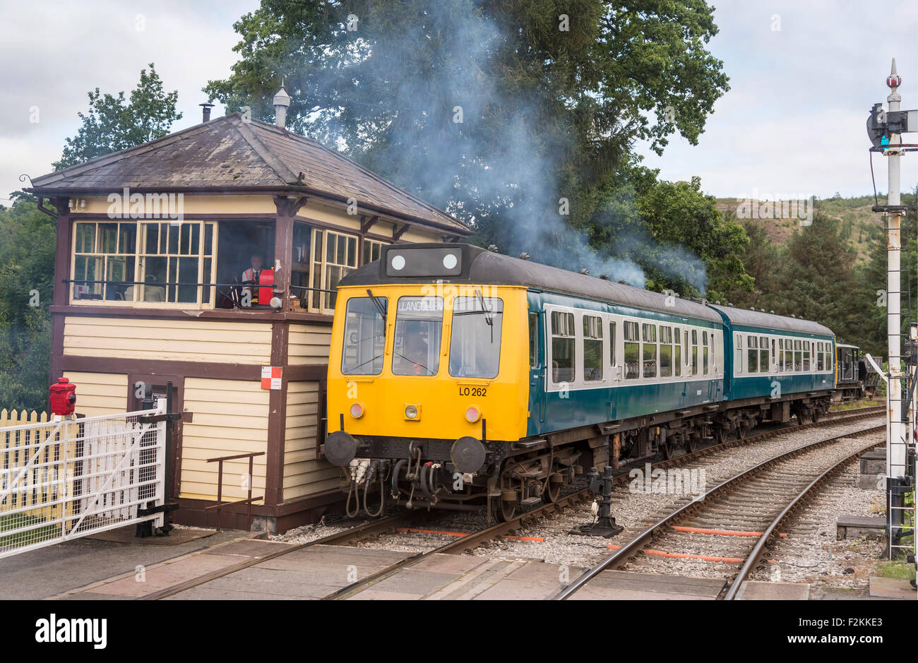 Diesel Multiple Unit DMU leaves Glyndyfrdwy station past the signalbox ...
