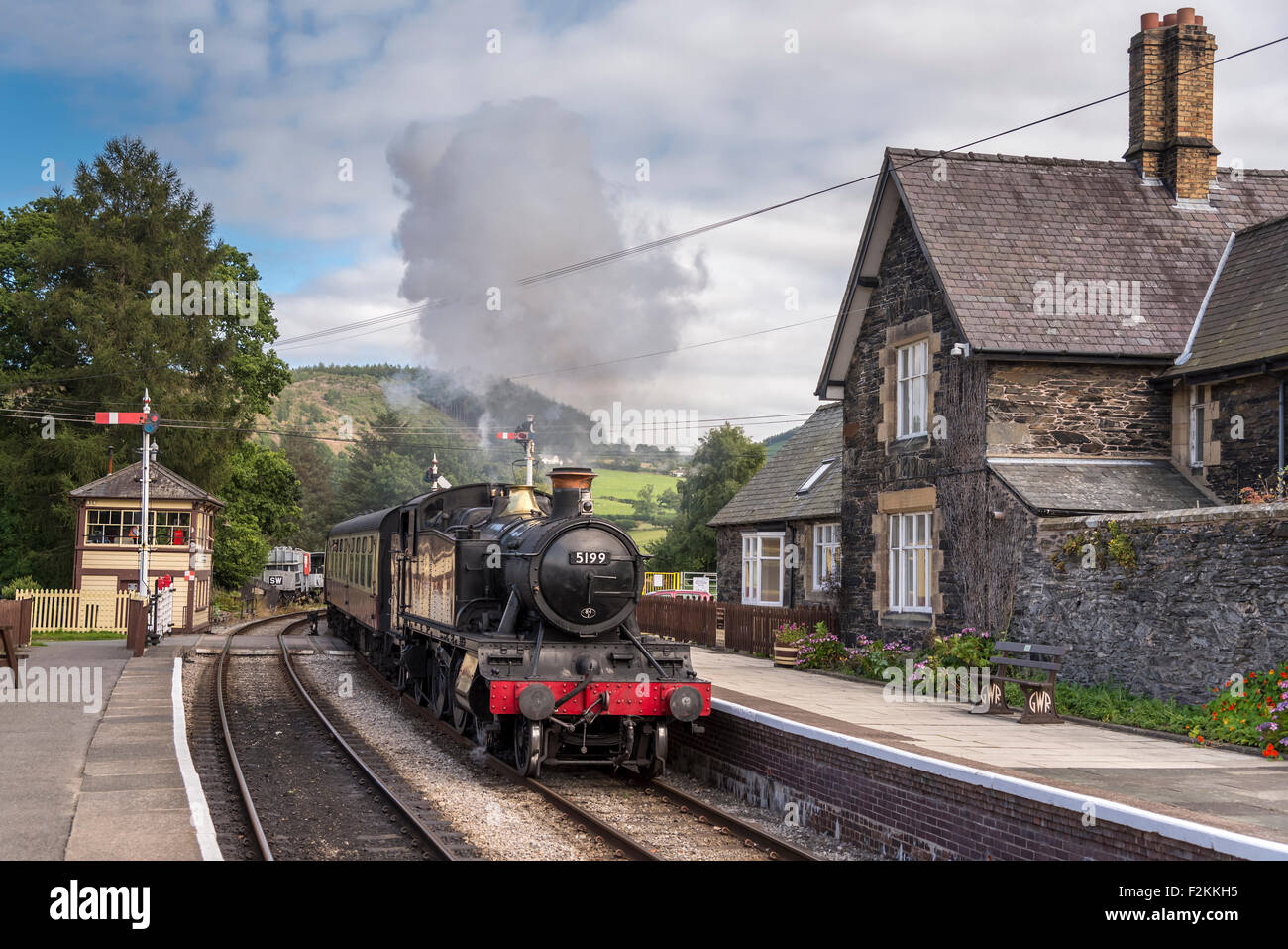Tank engine GWR Large Prairie 5199 arrives at Glyndyfrdwy station on ...