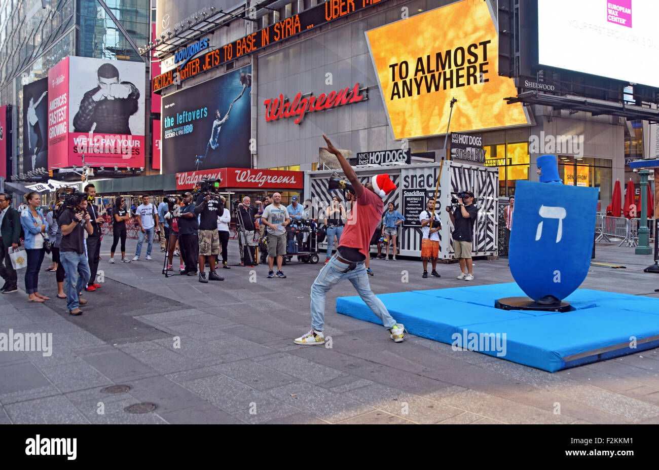 Television segment hi-res stock photography and images - Alamy