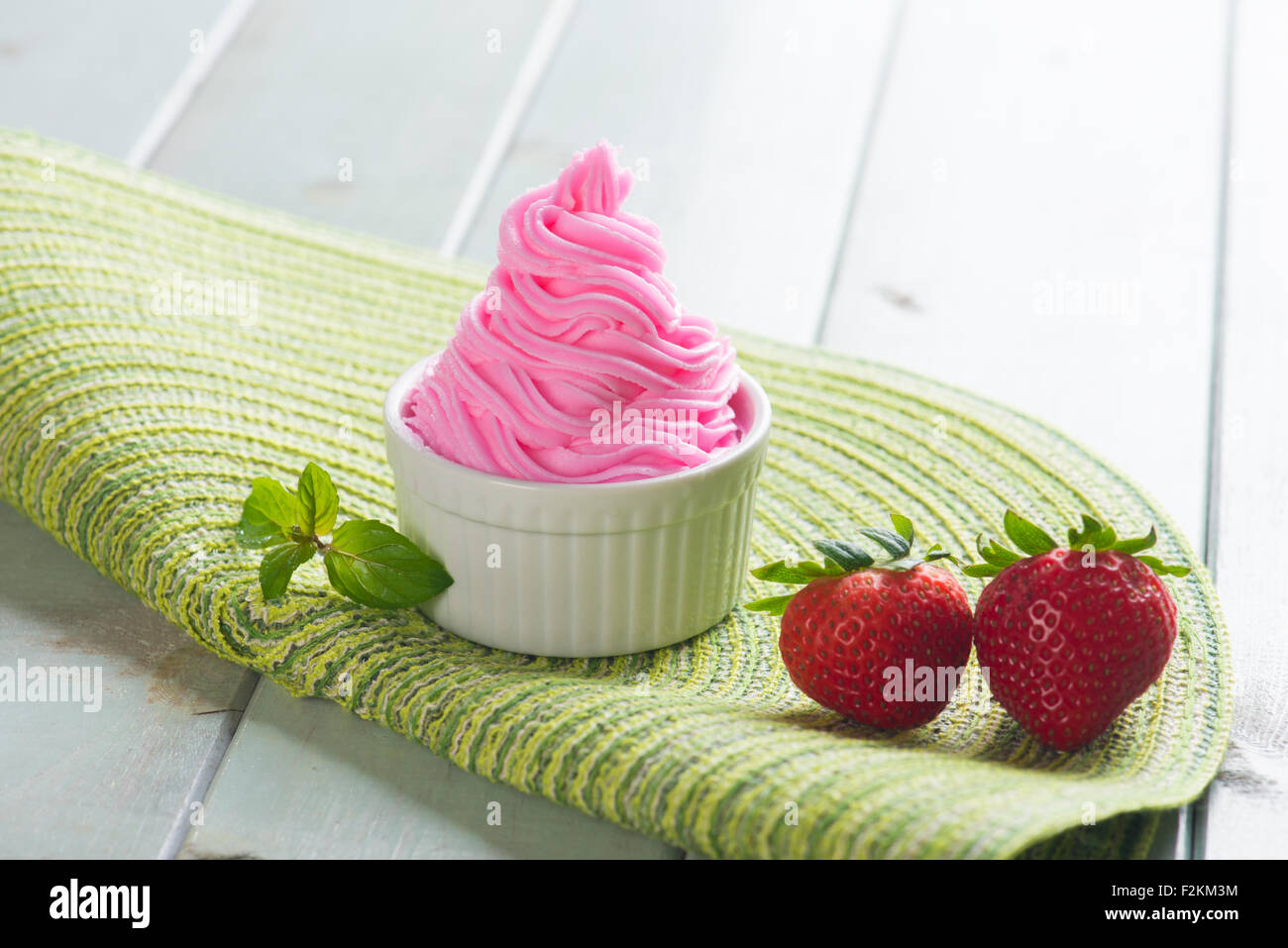 strawberry yogurt ice cream Stock Photo - Alamy