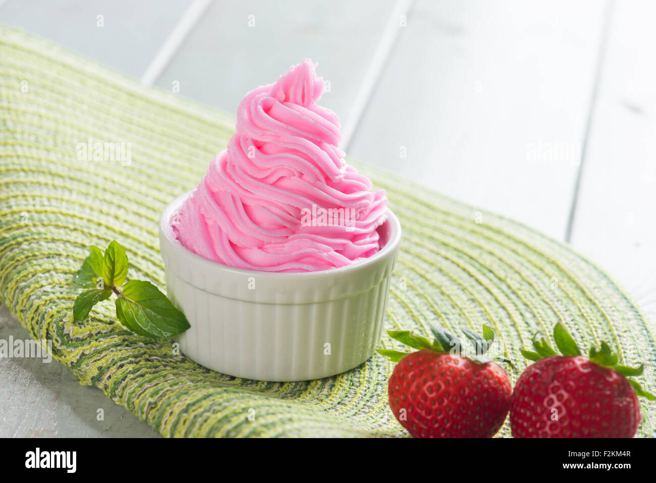 strawberry yogurt ice cream Stock Photo - Alamy
