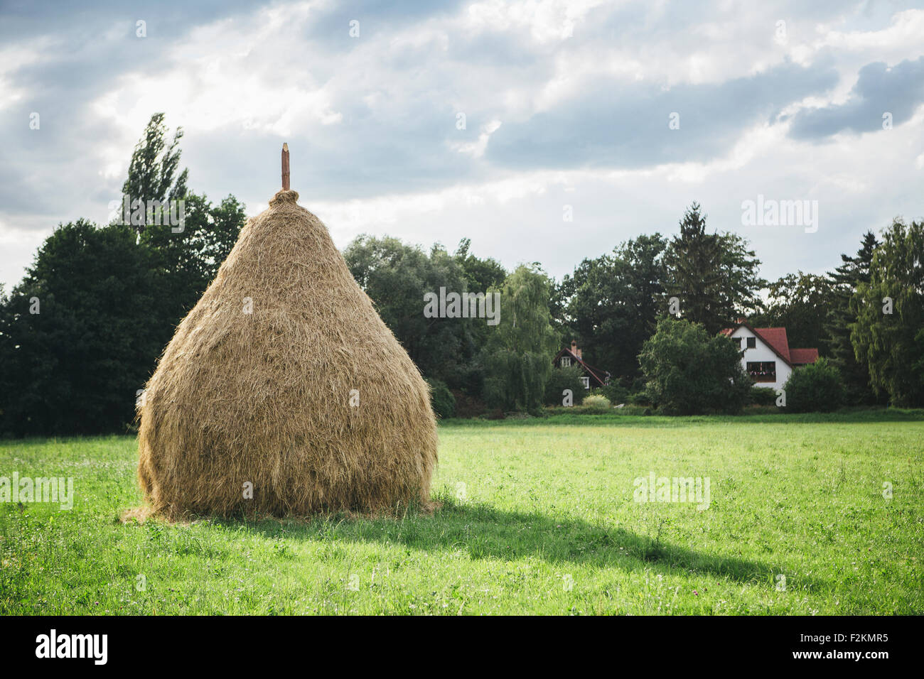 Building haystack hi-res stock photography and images - Alamy