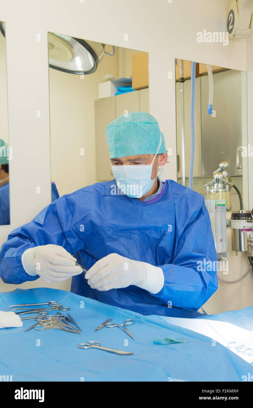 Animal surgery room hi-res stock photography and images - Alamy