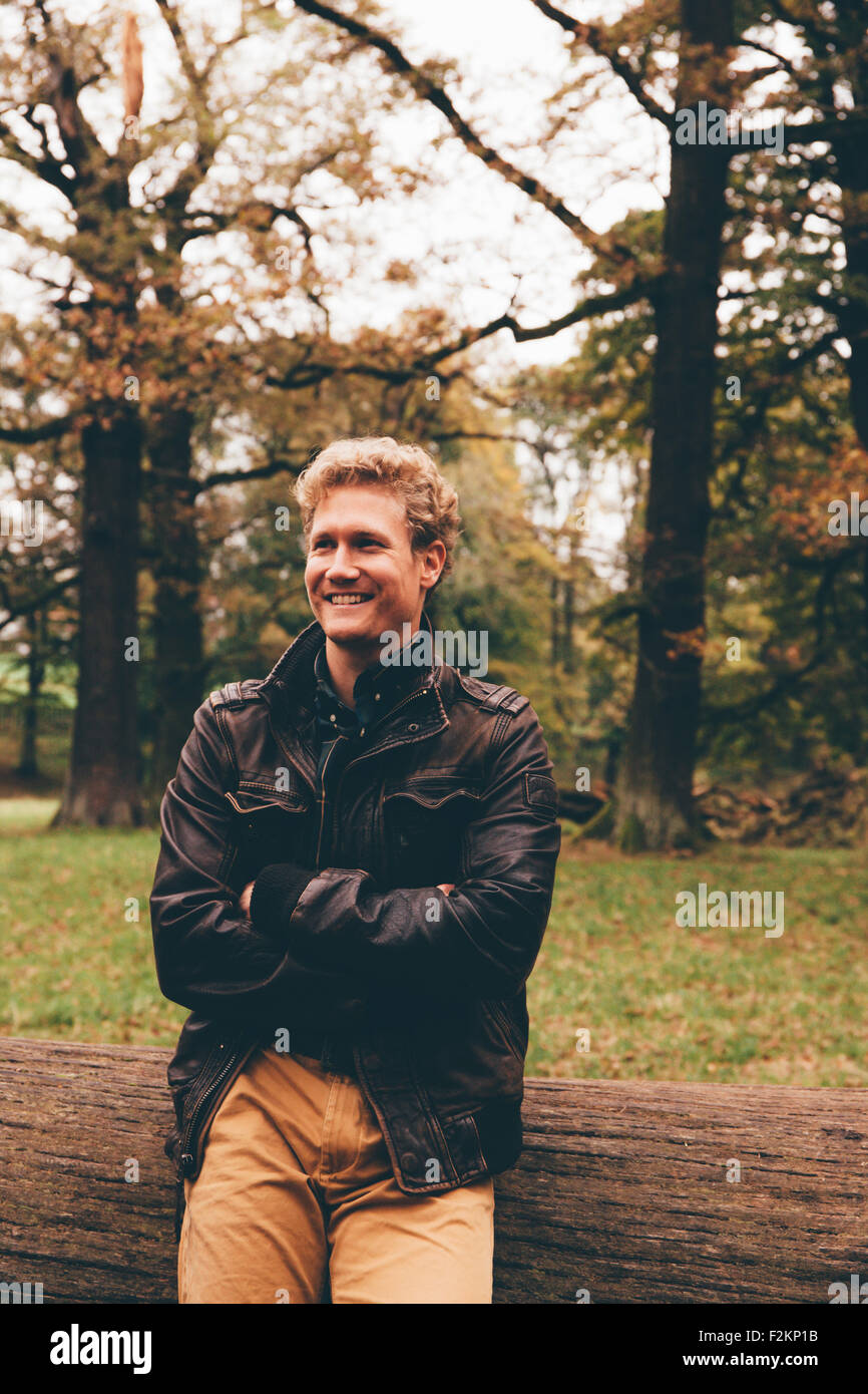 Man in leather jacket, arms crossed hi-res stock photography and images ...