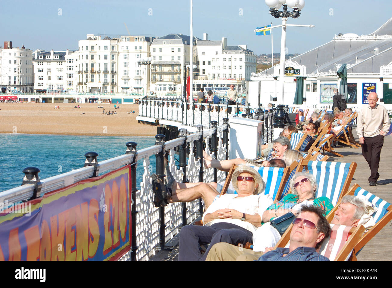 Brighton seaside people hi-res stock photography and images - Alamy
