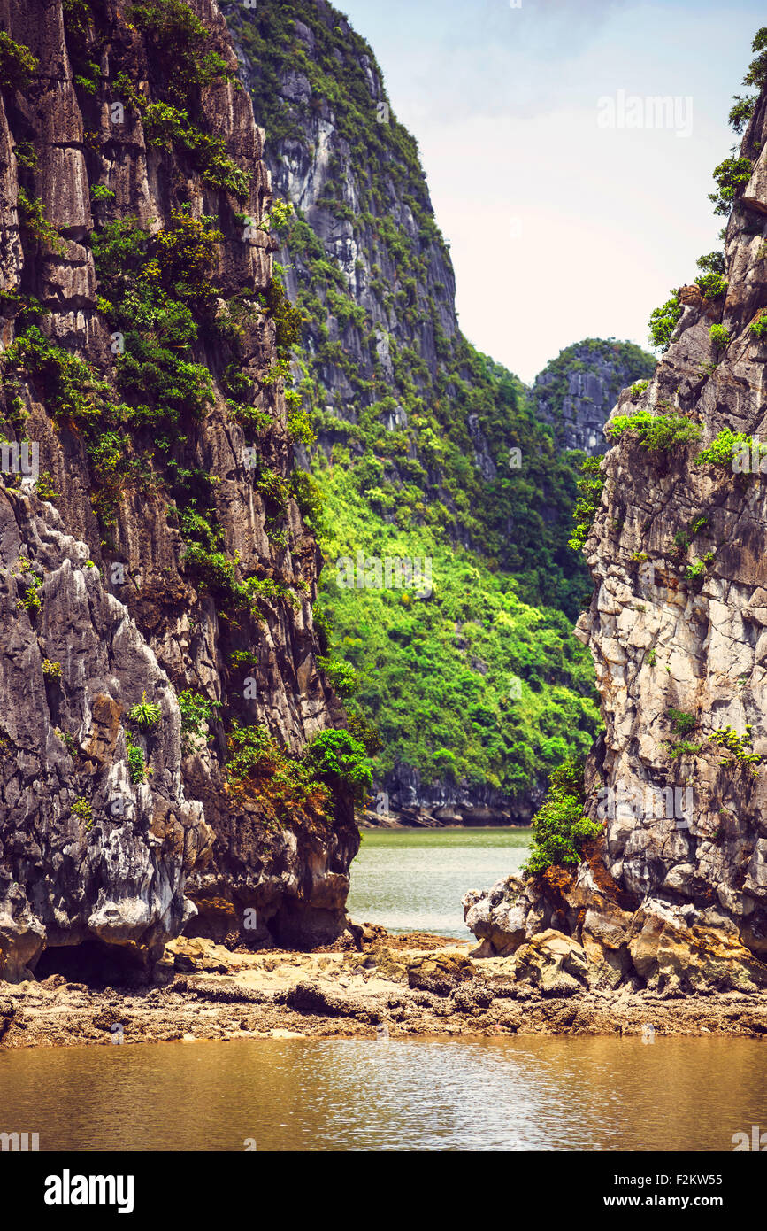 Vietnam, Han Long Bay, picturesque sea landscape Stock Photo - Alamy
