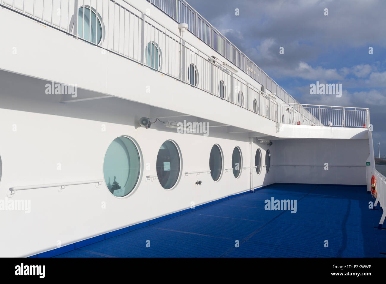 Ship decks hi-res stock photography and images - Alamy