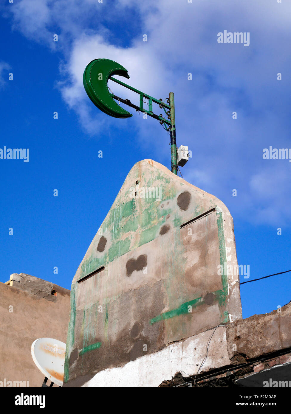 Half moon bar hi-res stock photography and images - Alamy