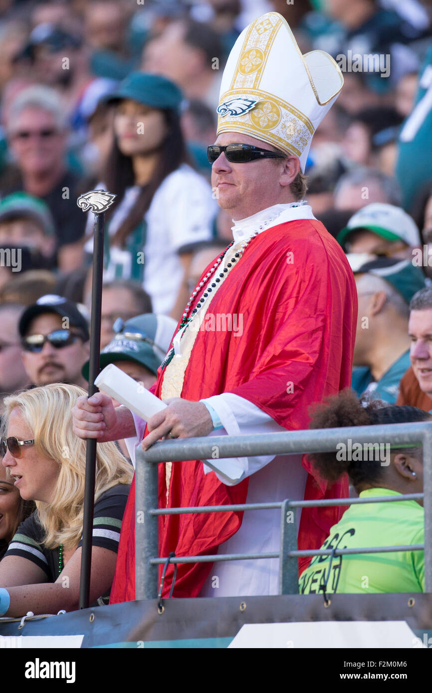 September 20, 2015: Philadelphia Eagles fan dressed like the Pope ...