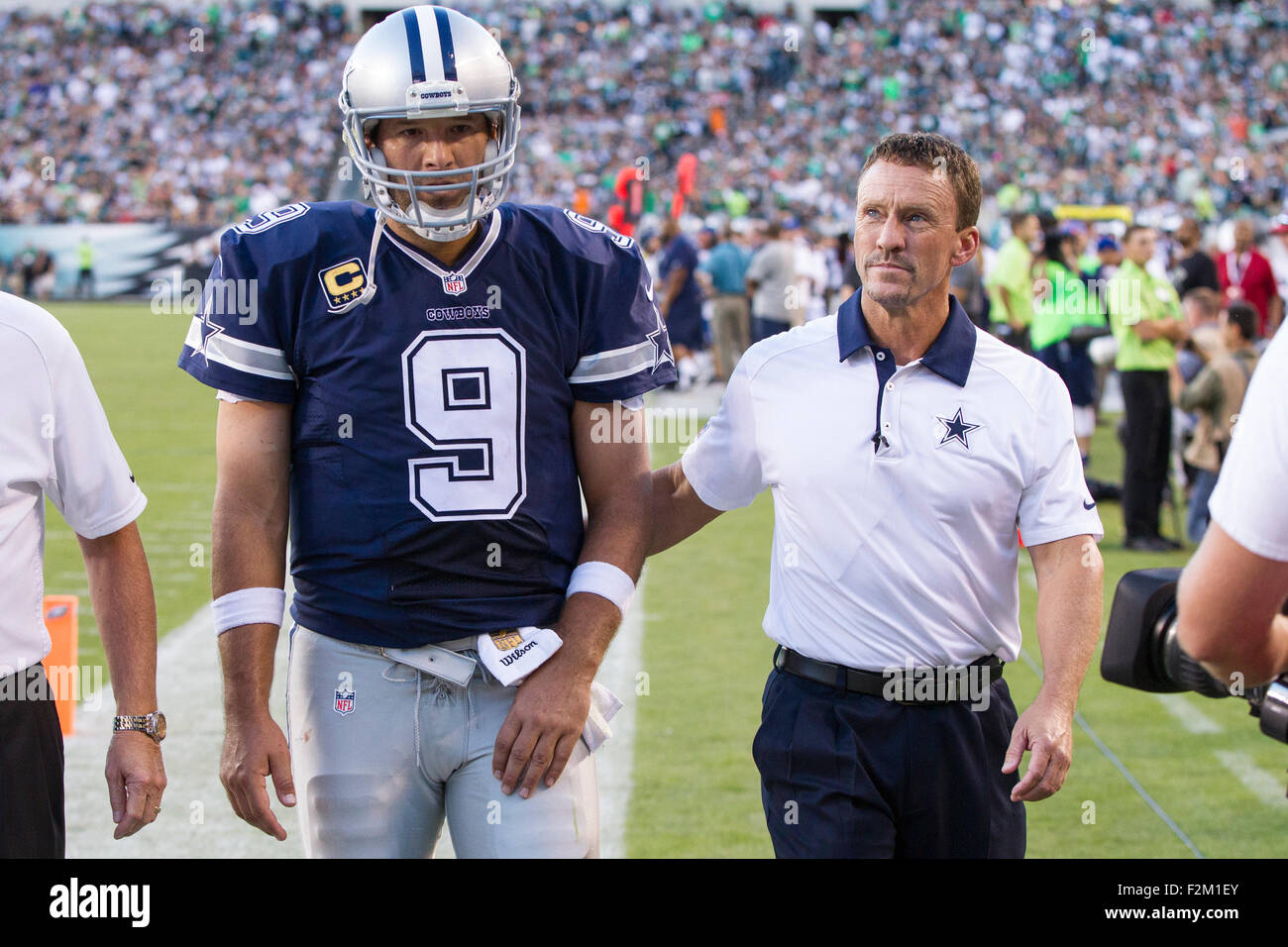 September 20, 2015: Dallas Cowboys quarterback Tony Romo (9) gets ...