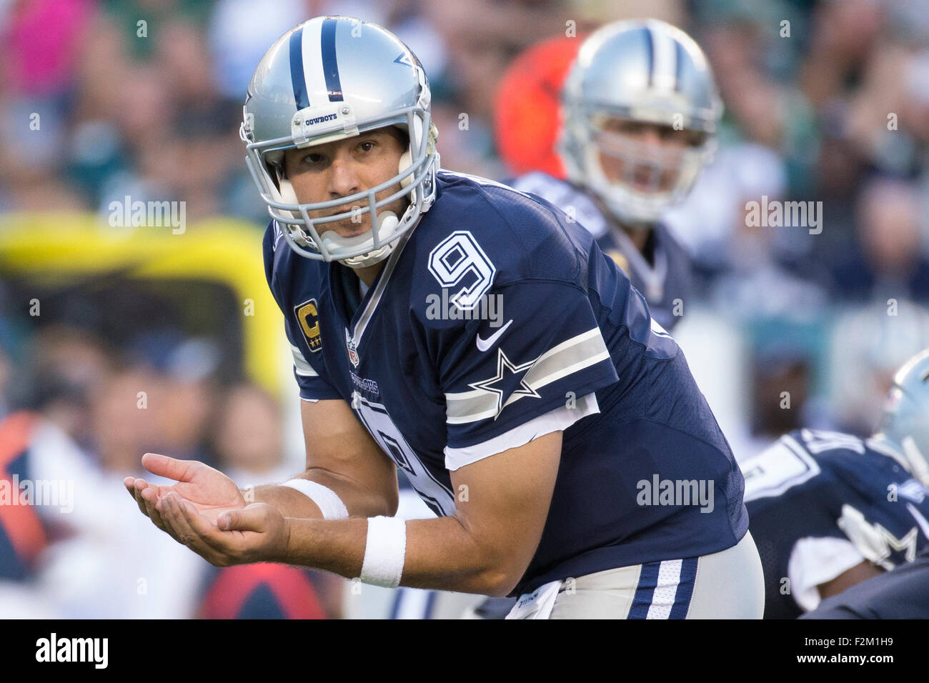 September 20, 2015: Dallas Cowboys quarterback Tony Romo (9) signals to ...