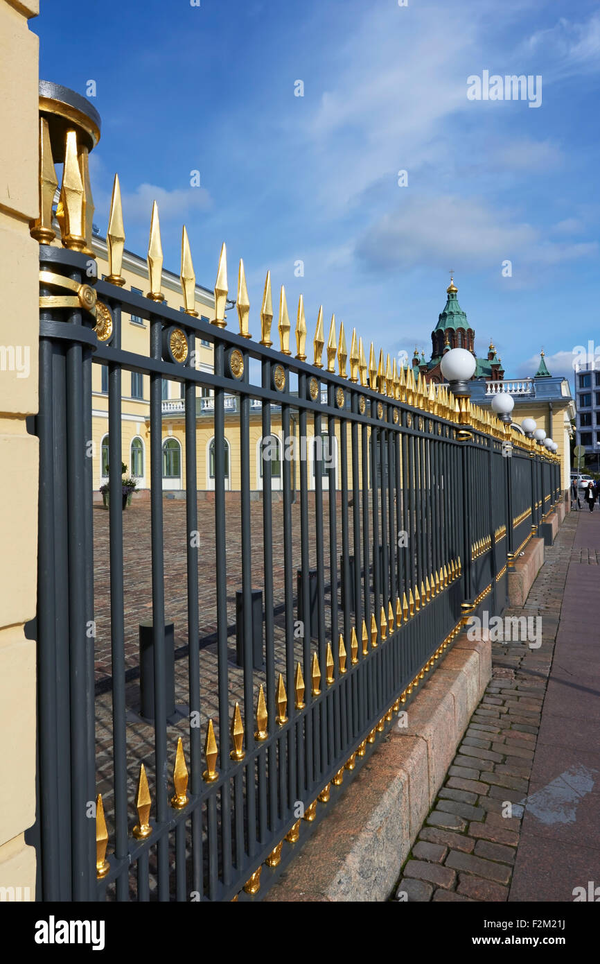 Palace fence hi-res stock photography and images - Alamy