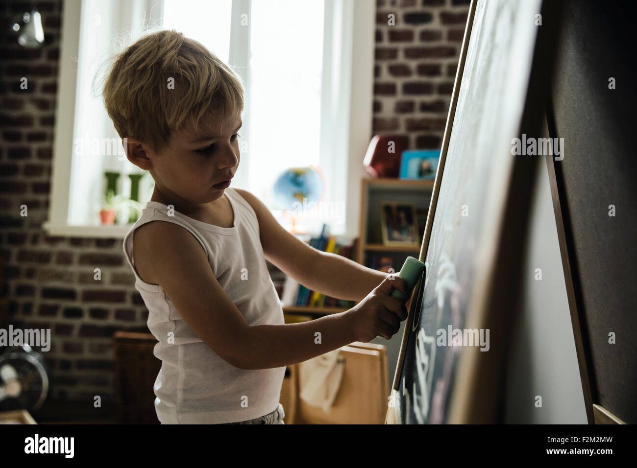 Chalk drawing childs hi-res stock photography and images - Alamy