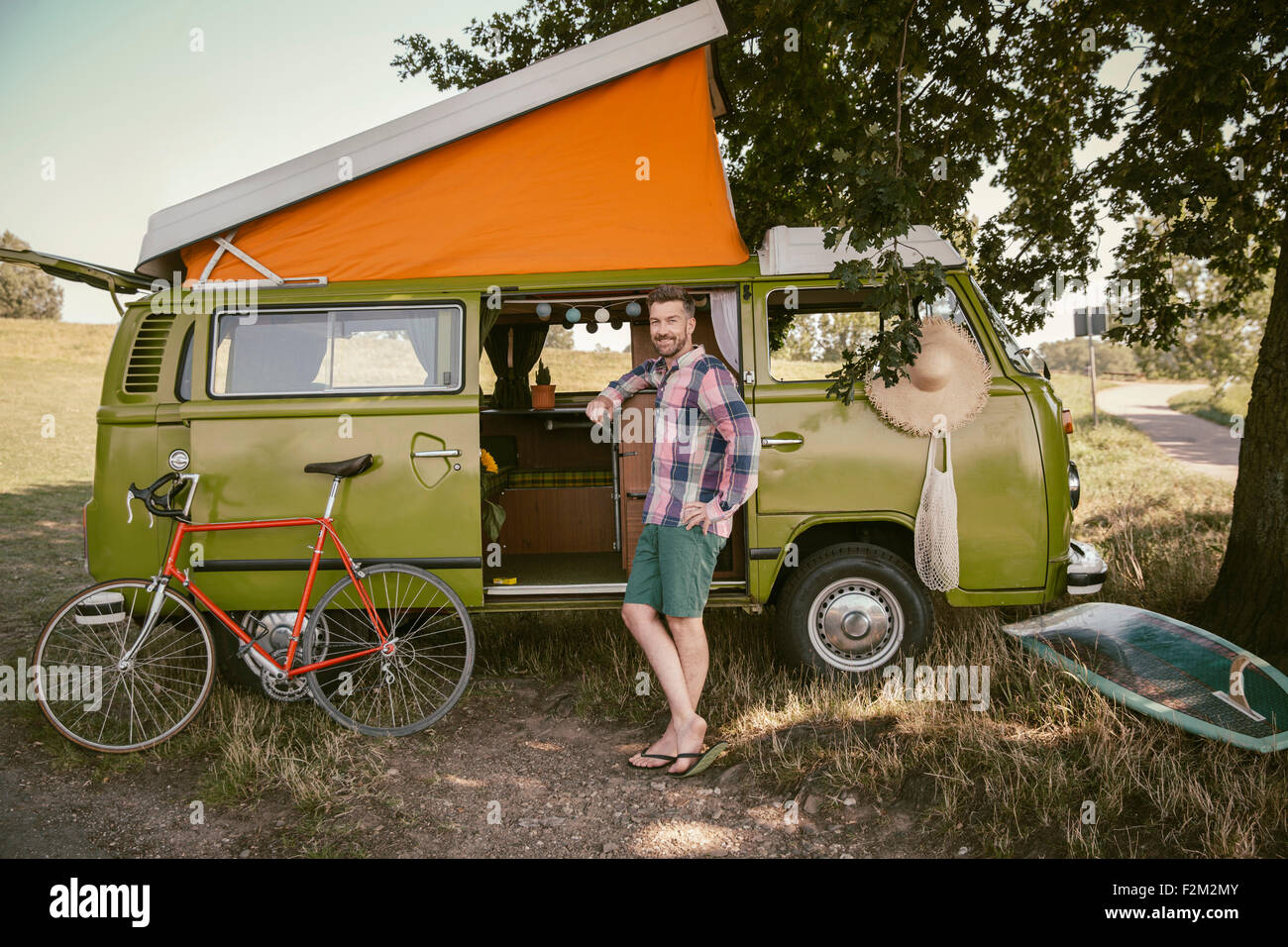 Bike with front carrier hi-res stock photography and images - Alamy