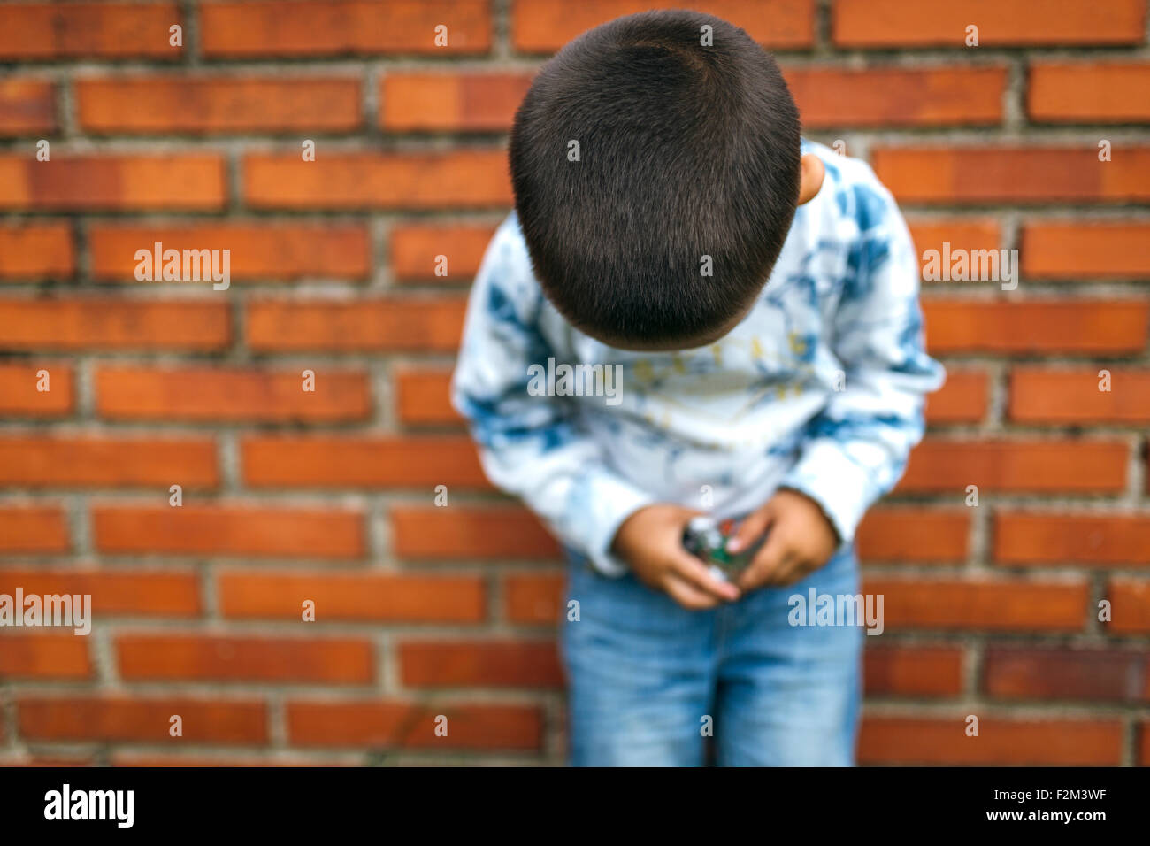 Leaning over brick wall hi-res stock photography and images - Alamy